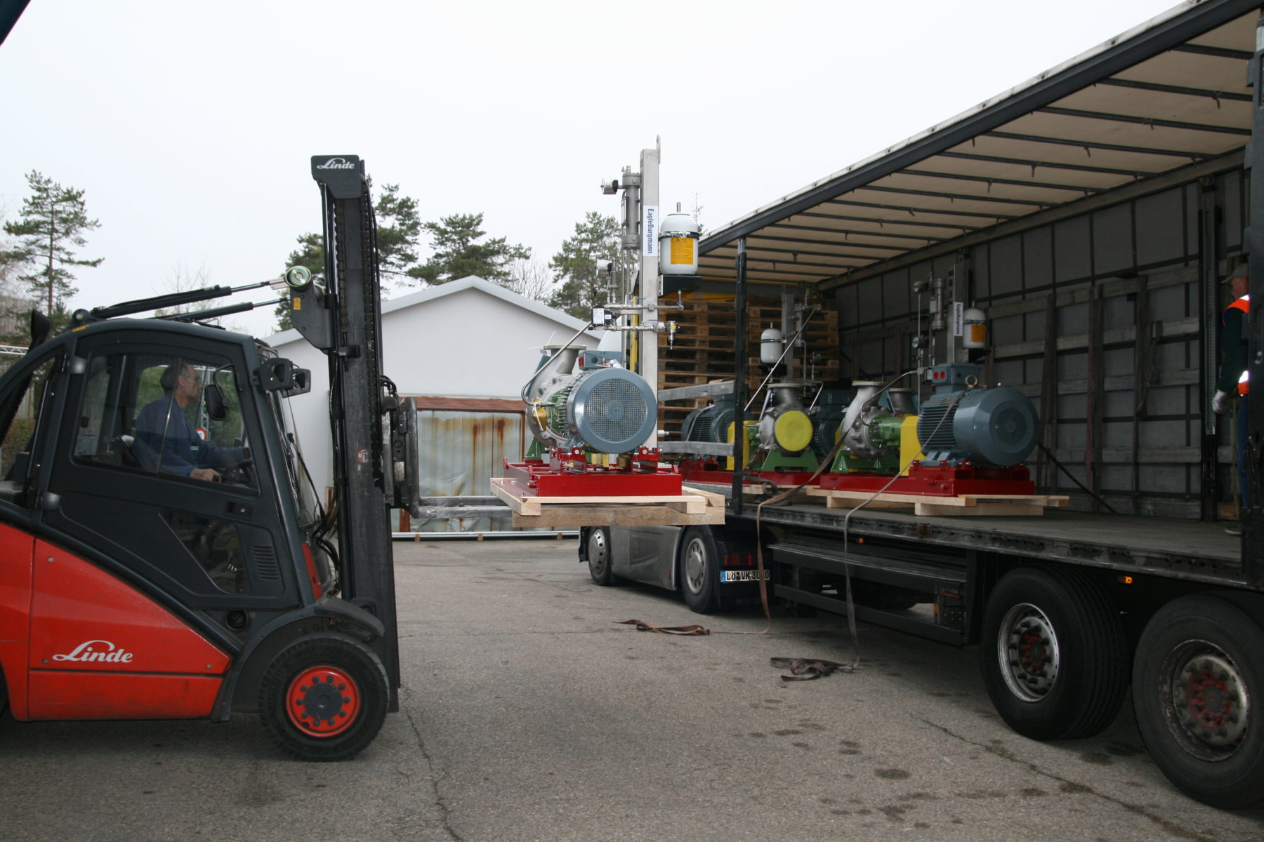 High workshop load at the Egger factory in Cressier, Switzerland ...