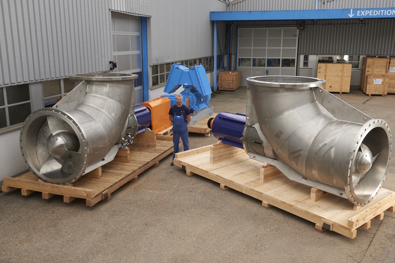 Assembly of an Egger Elbow Propeller Pump size DN 1300 | Egger Pumps